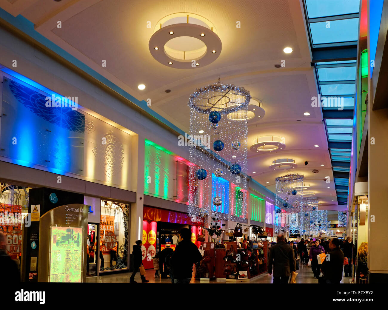 Interieur des Ilac Shopping Mall, Centre, Dublin Irland Stockfotografie ...