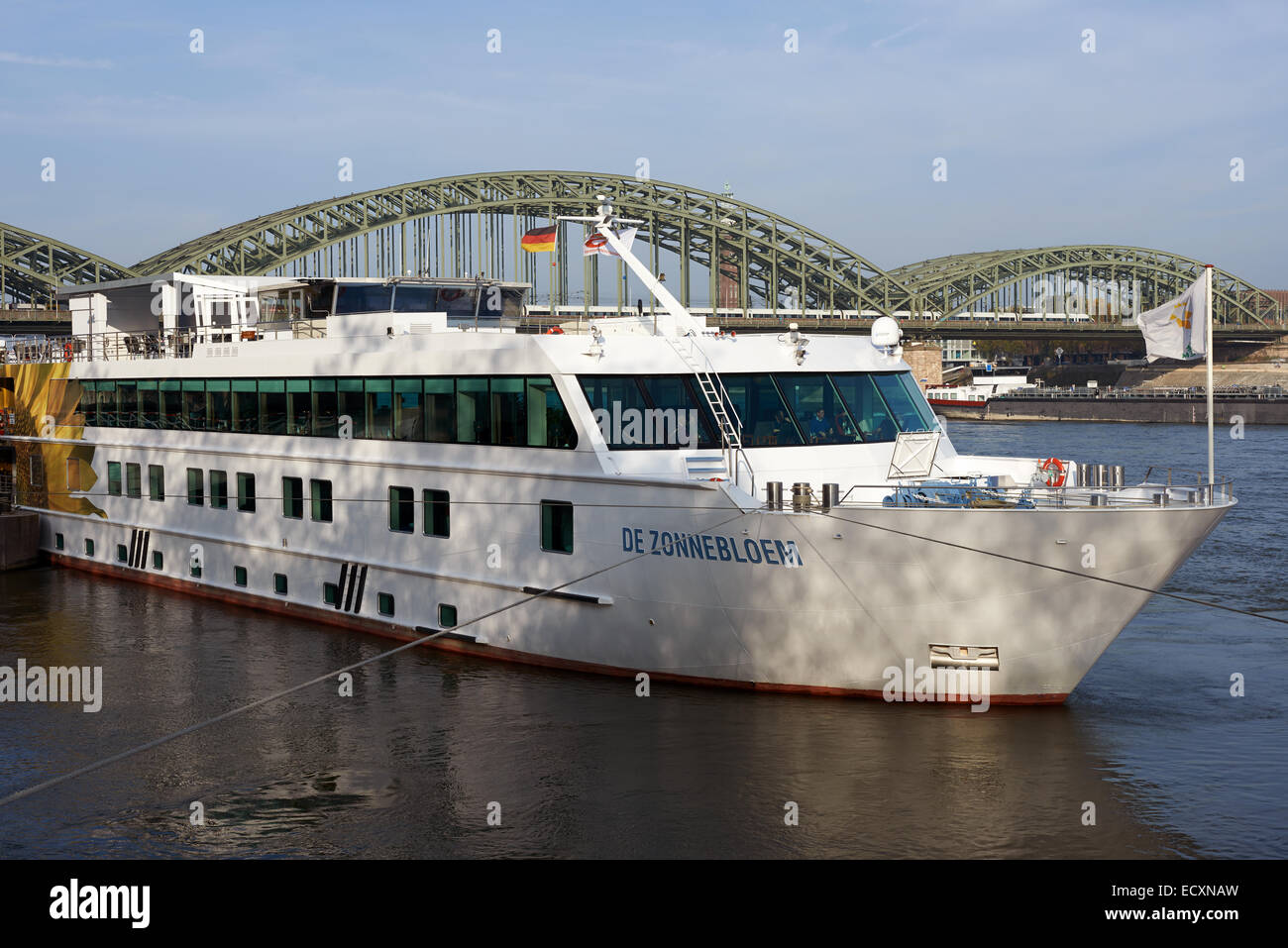 Viking Cruiser De Zonnebloem Köln Stockfotografie - Alamy