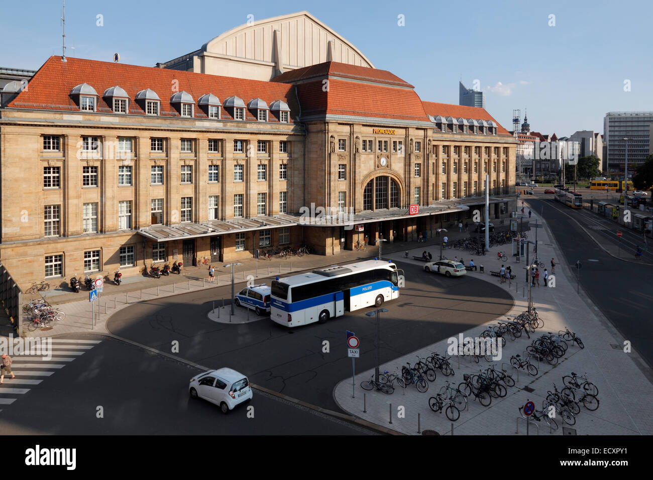 Leipzig railway station hauptbahnhof -Fotos und -Bildmaterial in hoher ...