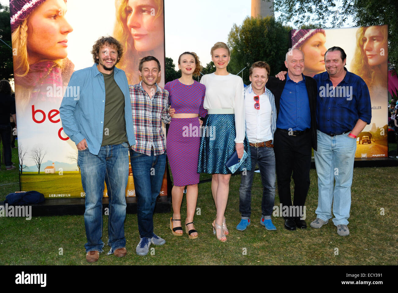 Moviecast "Beste Chance" besucht die Premiere am Olympiasee Featuring ...