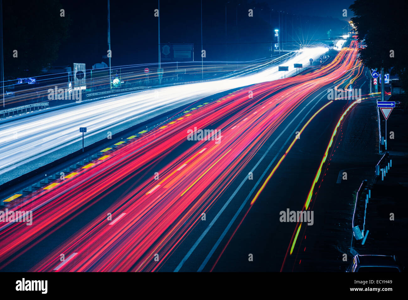 Stau stadt nacht bus -Fotos und -Bildmaterial in hoher Auflösung – Alamy