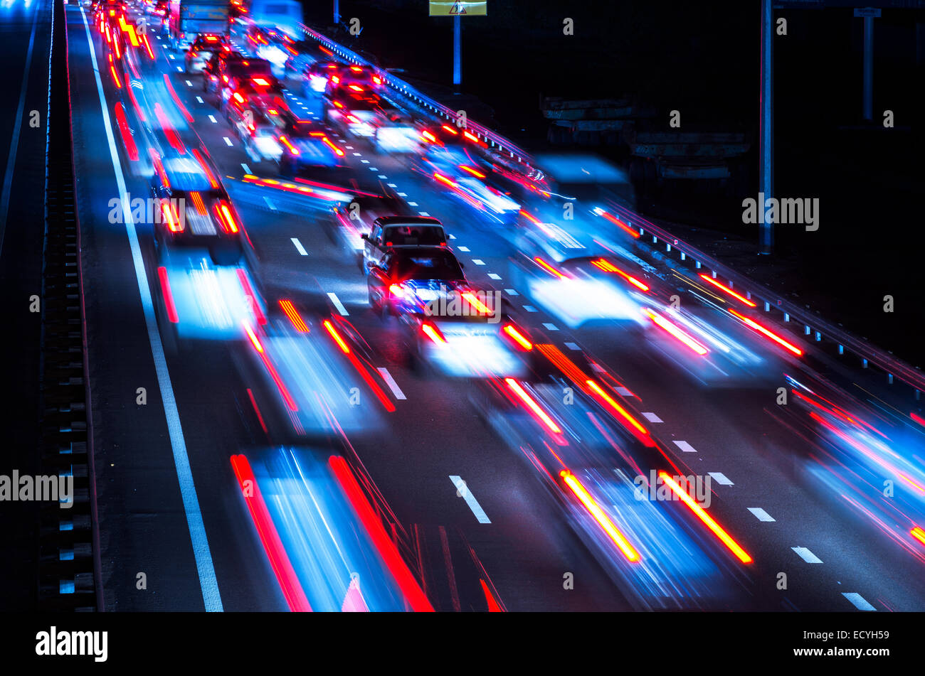 Stau stadt nacht bus -Fotos und -Bildmaterial in hoher Auflösung – Alamy