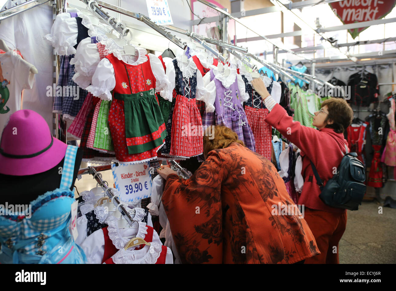 Kinder einkaufen deutschland -Fotos und -Bildmaterial in hoher ...