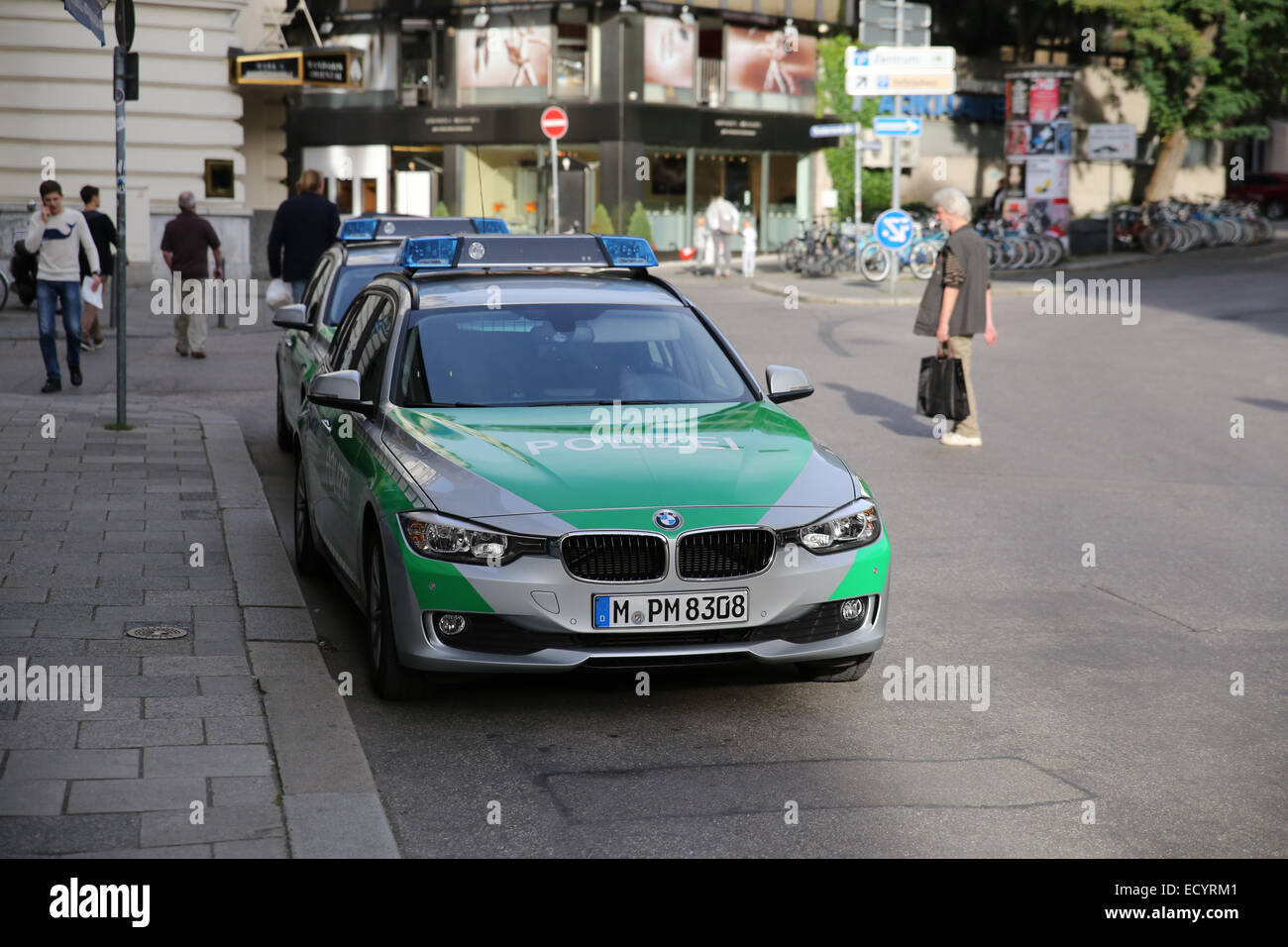Bmw polizeiauto -Fotos und -Bildmaterial in hoher Auflösung – Alamy