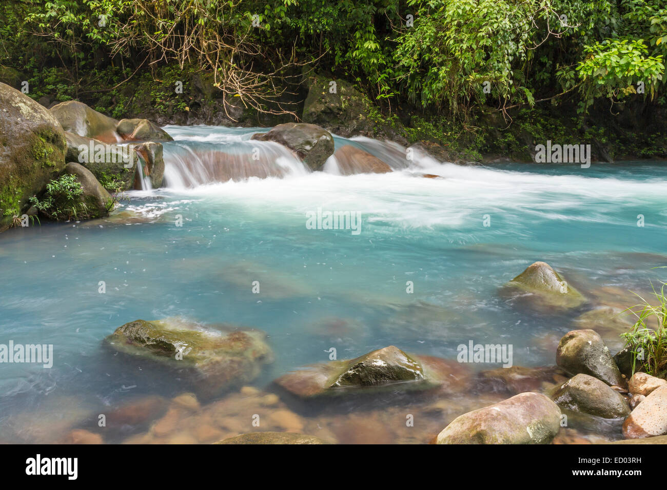 Rio celeste wasserfall -Fotos und -Bildmaterial in hoher Auflösung – Alamy