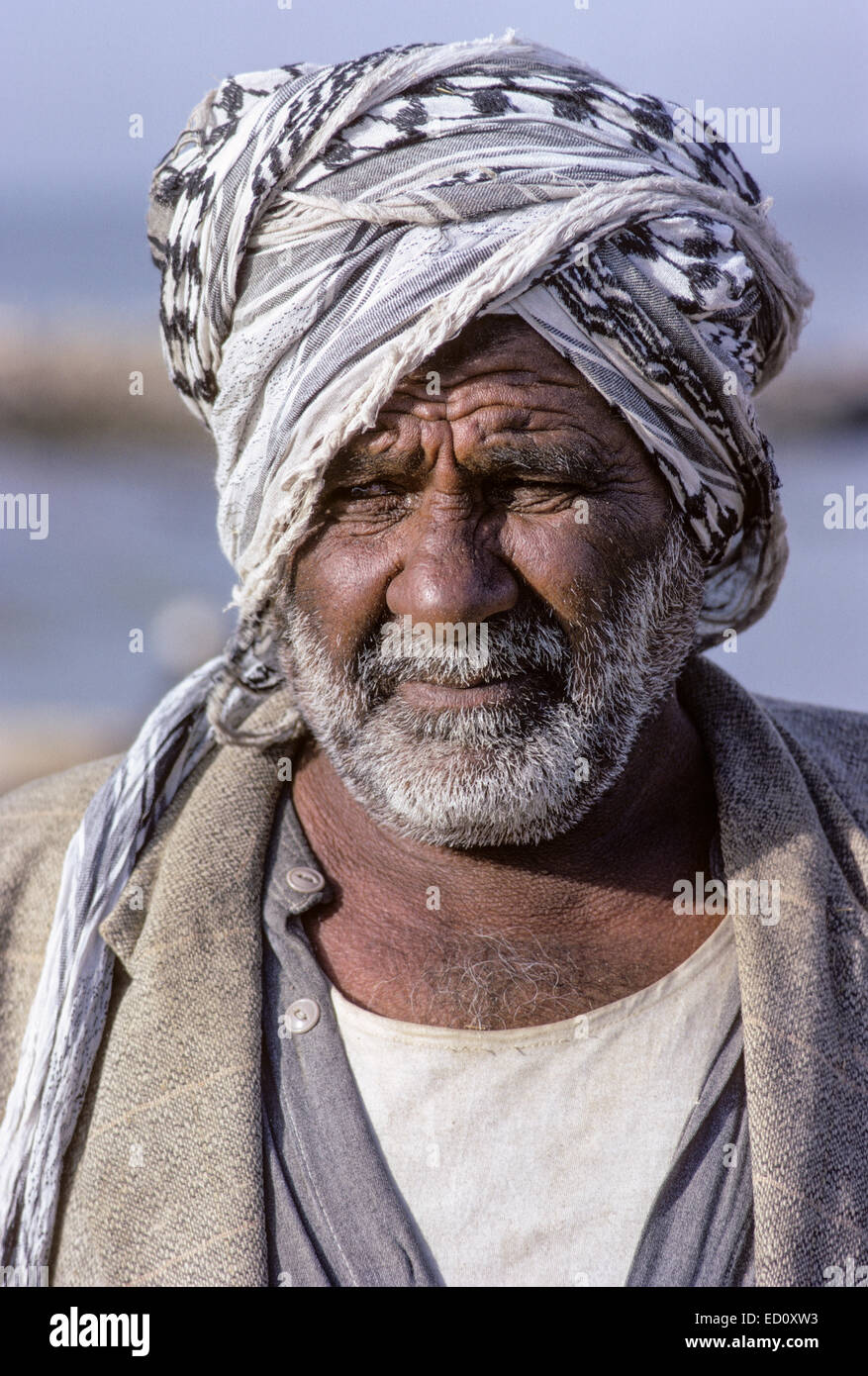 Ghutra kopfschmuck -Fotos und -Bildmaterial in hoher Auflösung – Alamy