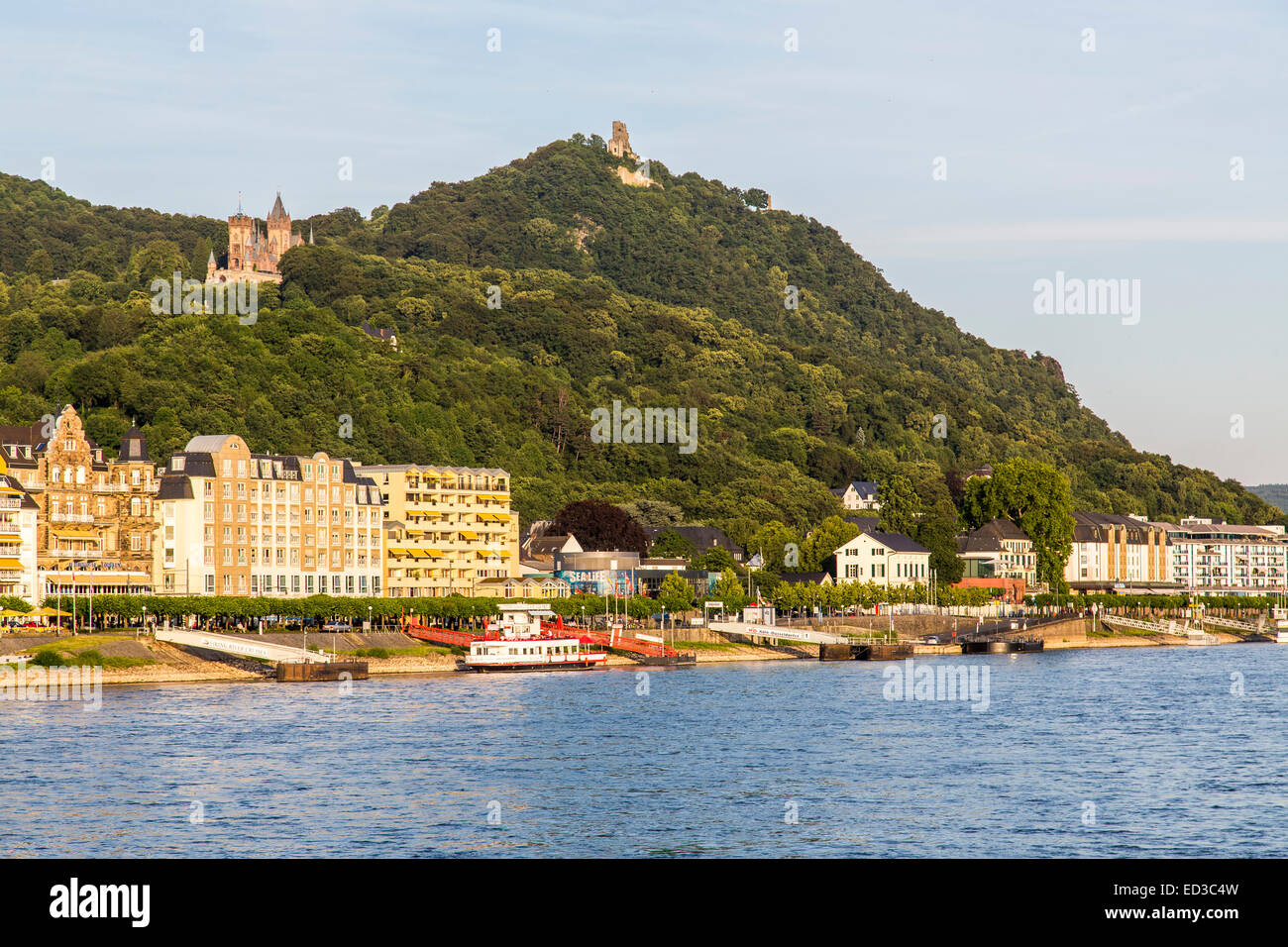 Rhein bei Königswinter, Siebengebirge, Burg Drachenfels Schloss ...