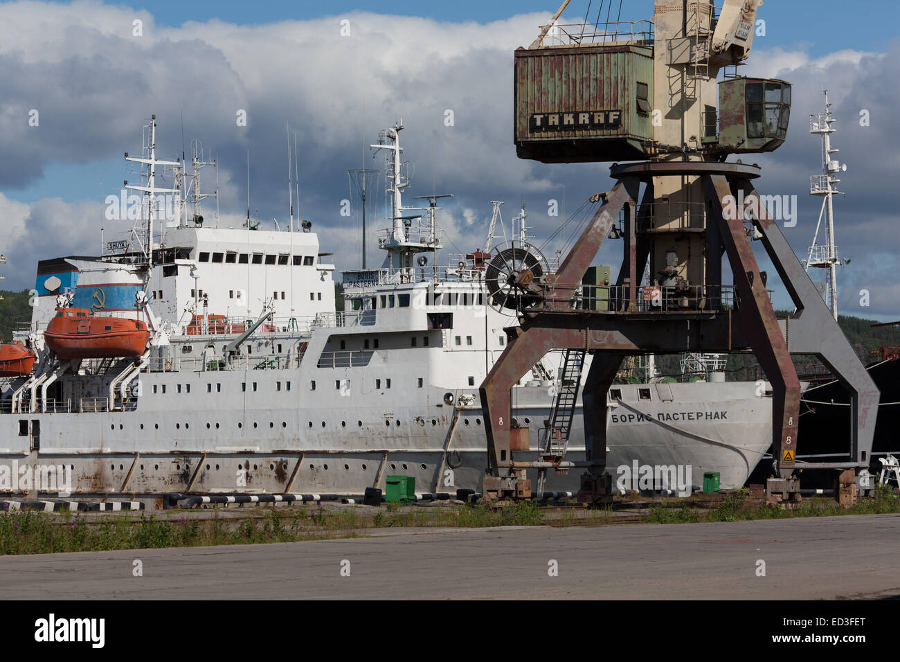 Murmansk port ship transport -Fotos und -Bildmaterial in hoher ...