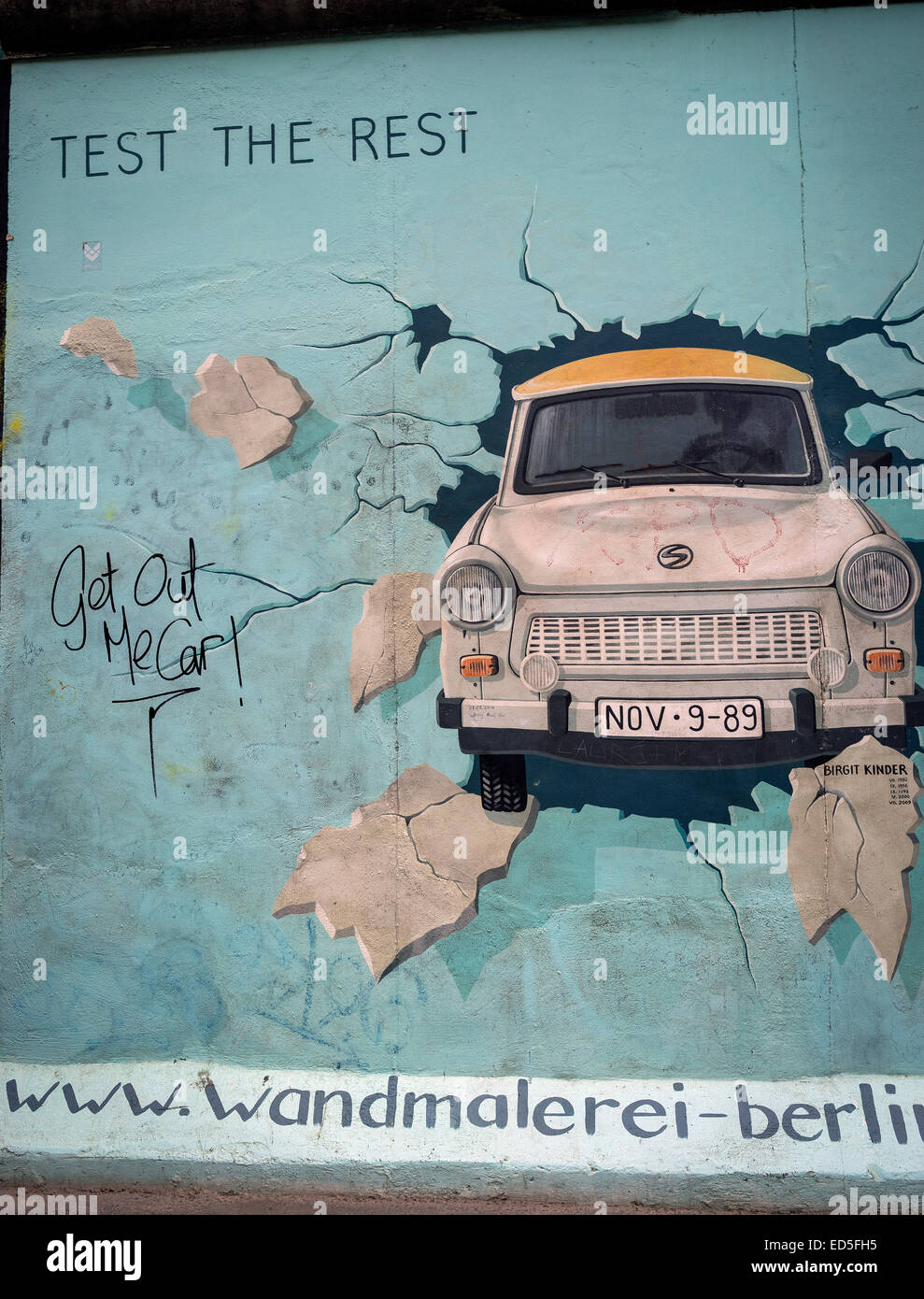Trabant Auto Graffiti-Kunst in Berlin wall in Deutschland ...