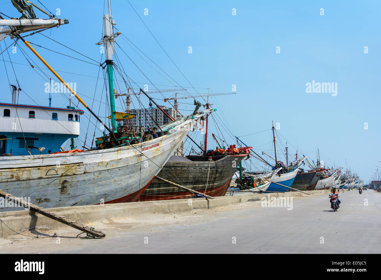 Pinsi Schiffe im alten Hafen Sunda Kelapa, Nord-Jakarta, Indonesien ...