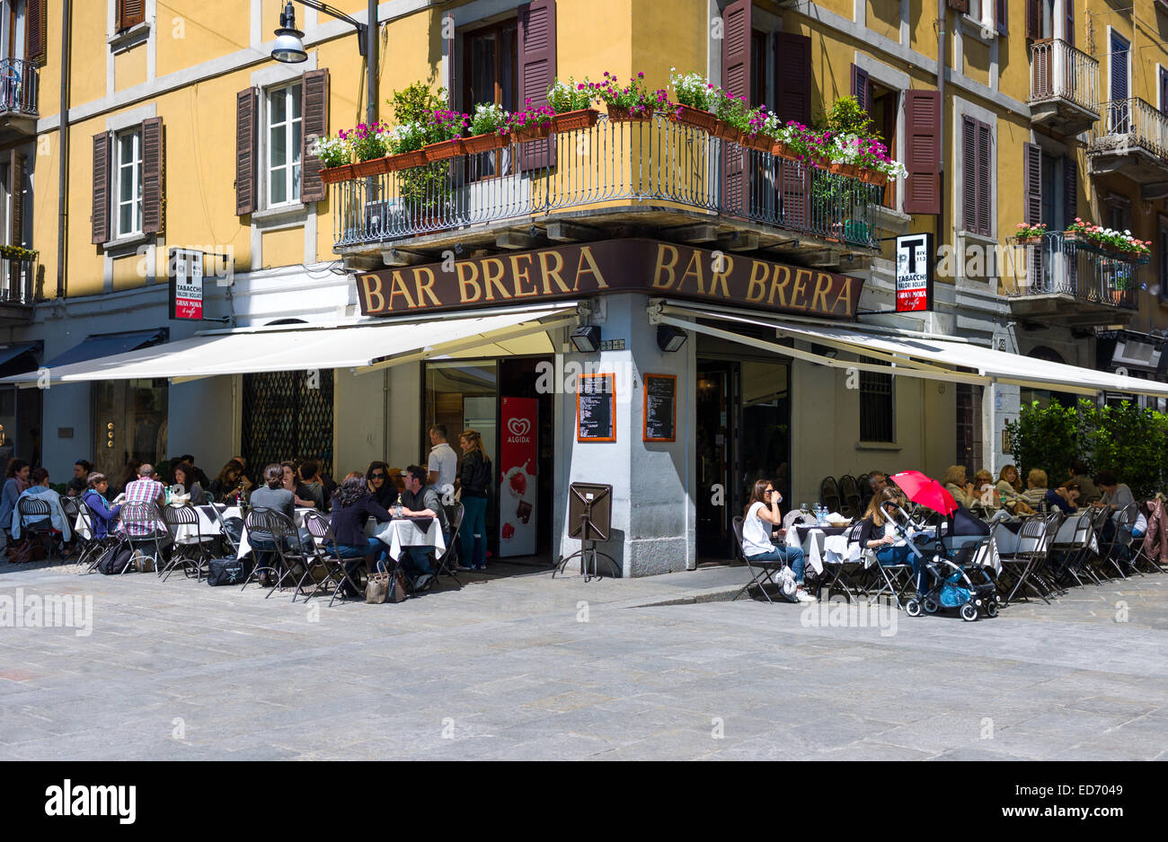 Café brera -Fotos und -Bildmaterial in hoher Auflösung – Alamy