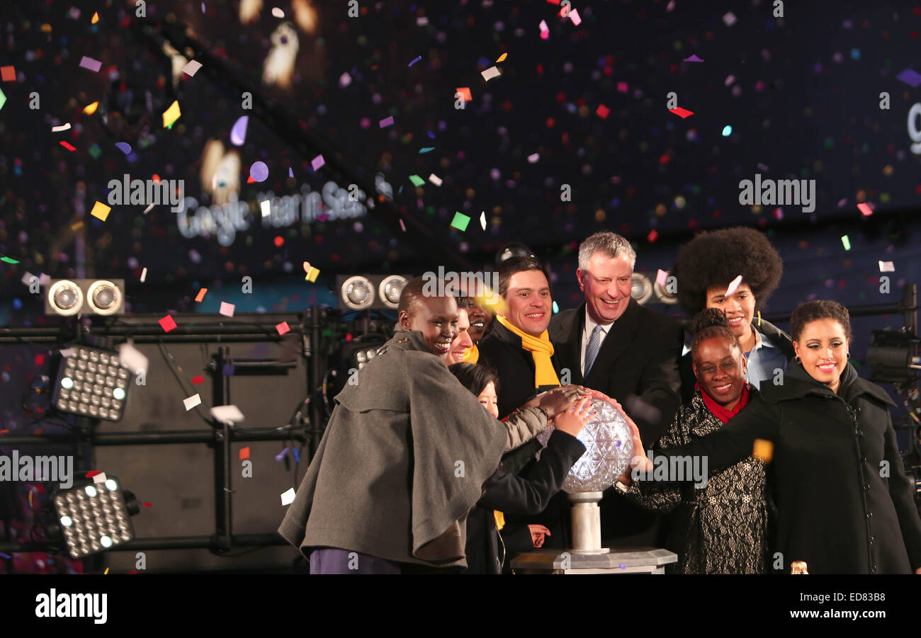 Silvesterfeier am times square in new york -Fotos und -Bildmaterial in ...