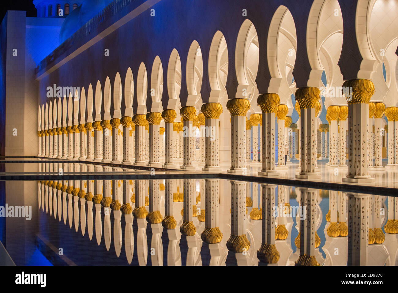 Moschee mit reflexion -Fotos und -Bildmaterial in hoher Auflösung – Alamy