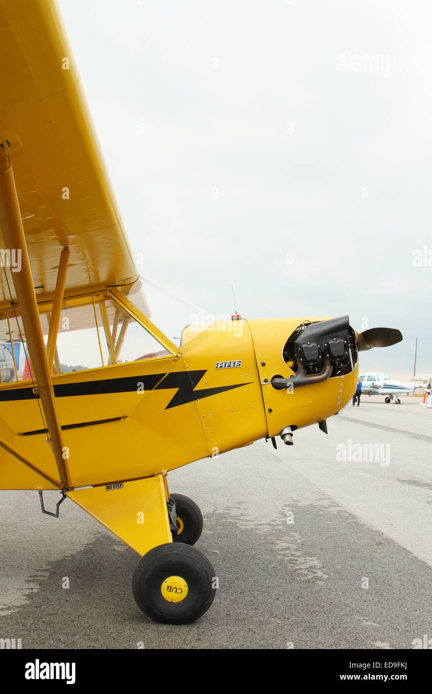 Vintage piper cub -Fotos und -Bildmaterial in hoher Auflösung – Alamy