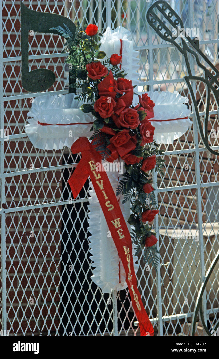 ELVIS PRESLEY BEERDIGUNG, MEMPHIS, TENNESSEE, USA 18. AUGUST 1977 ...