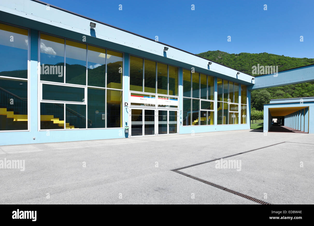 School Building Stockfotos und -bilder Kaufen - Alamy