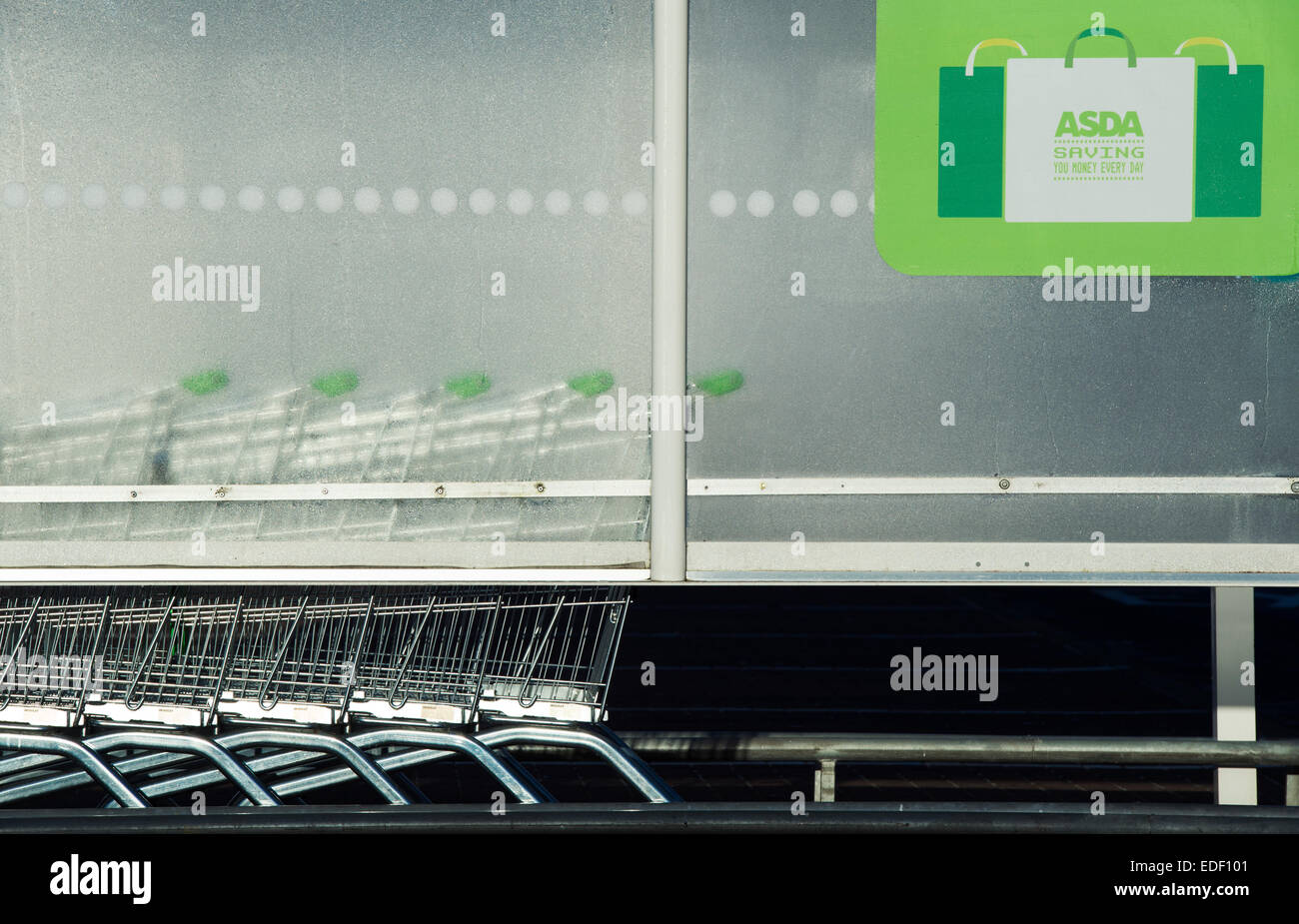 Asda trolley -Fotos und -Bildmaterial in hoher Auflösung – Alamy