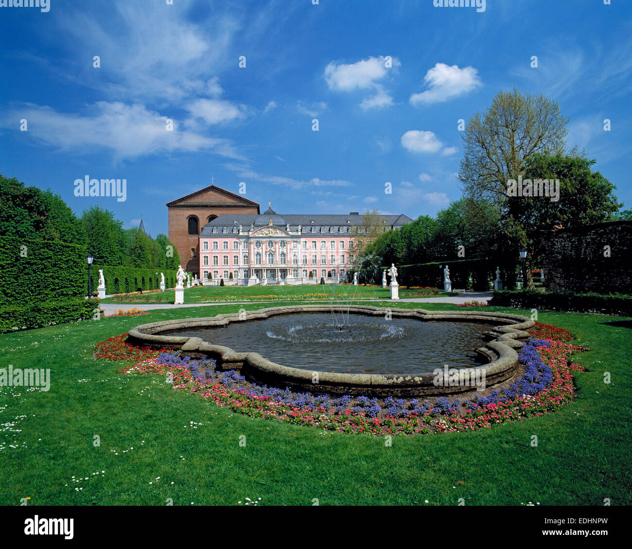 UNESCO-Weltkulturerbe, Konstantinbasilika Und Kurfuerstliches Palais ...
