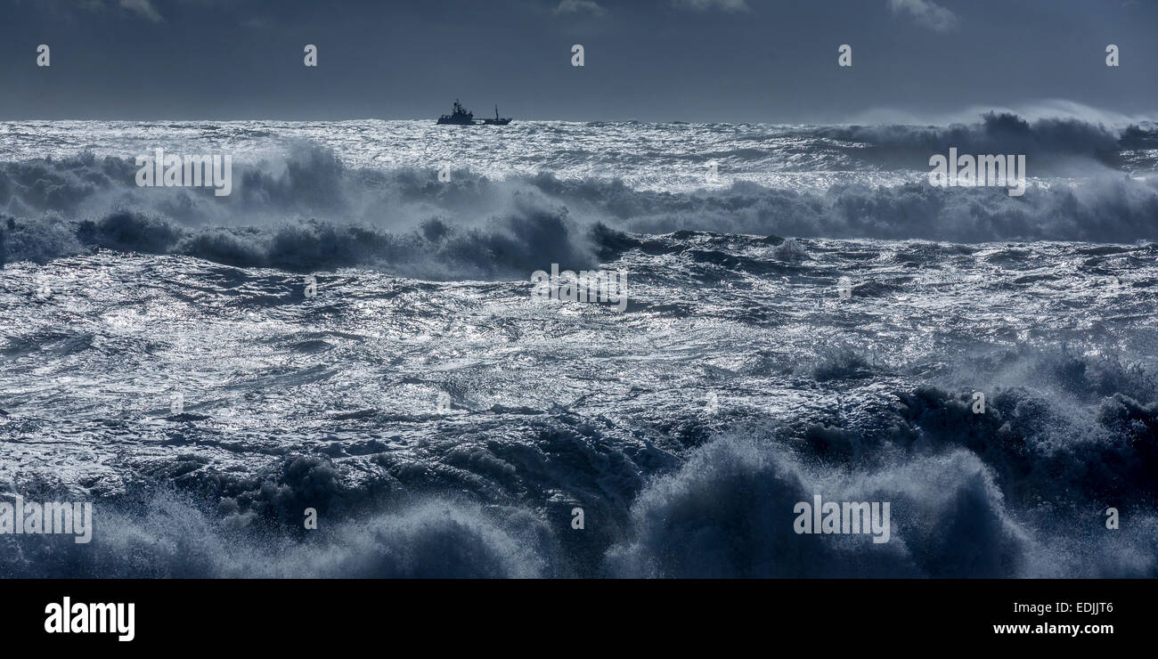 Fischkutter in rauer See, South Coast, Island Stockfotografie - Alamy