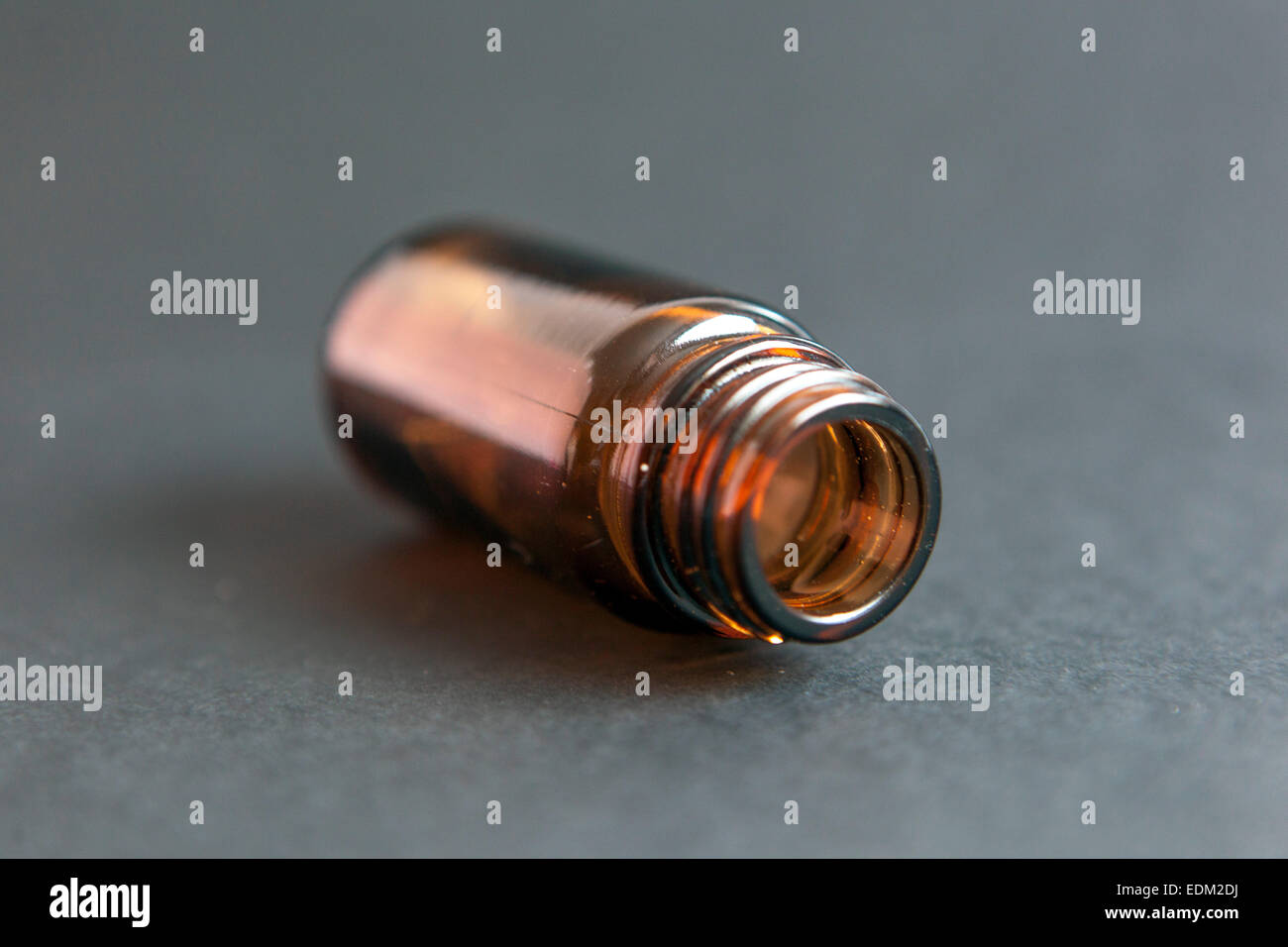 Flasche leer -Fotos und -Bildmaterial in hoher Auflösung – Alamy