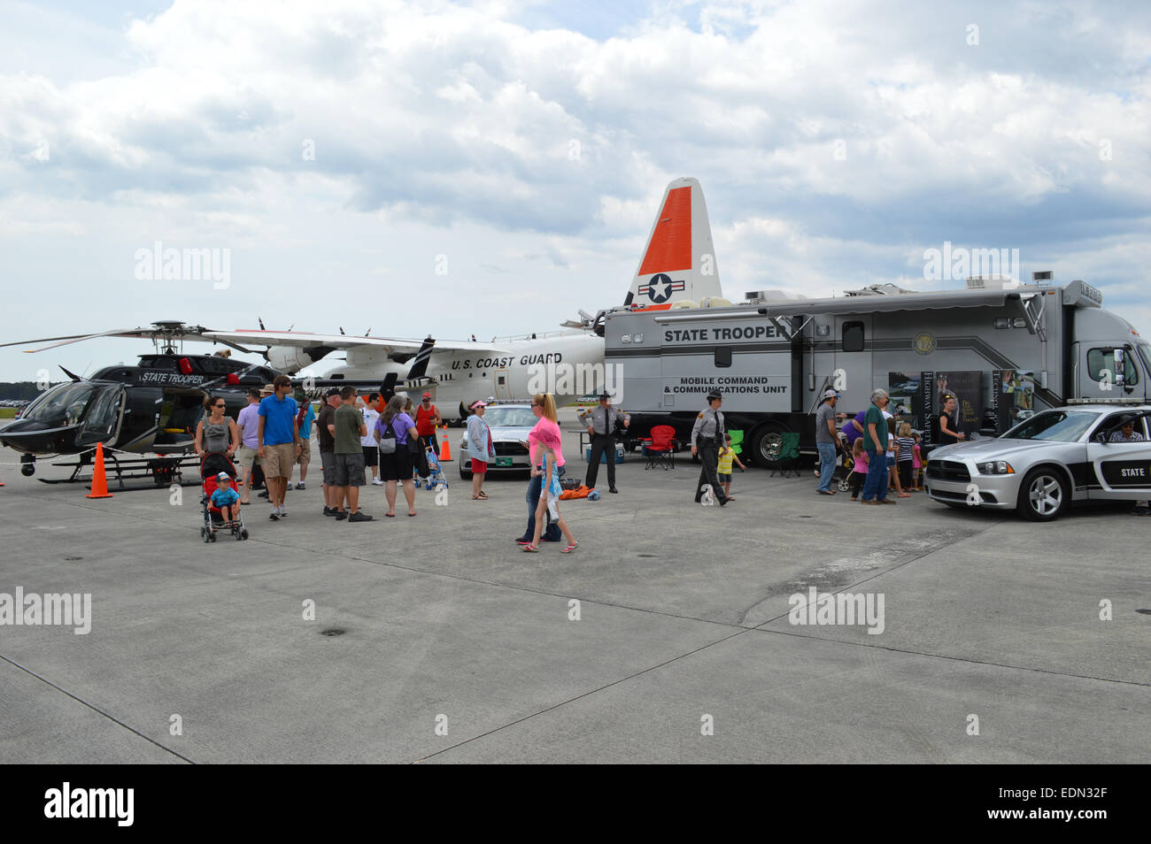 Die North Carolina Highway Patrol Mobile Command Unit eingerichtet, auf ...