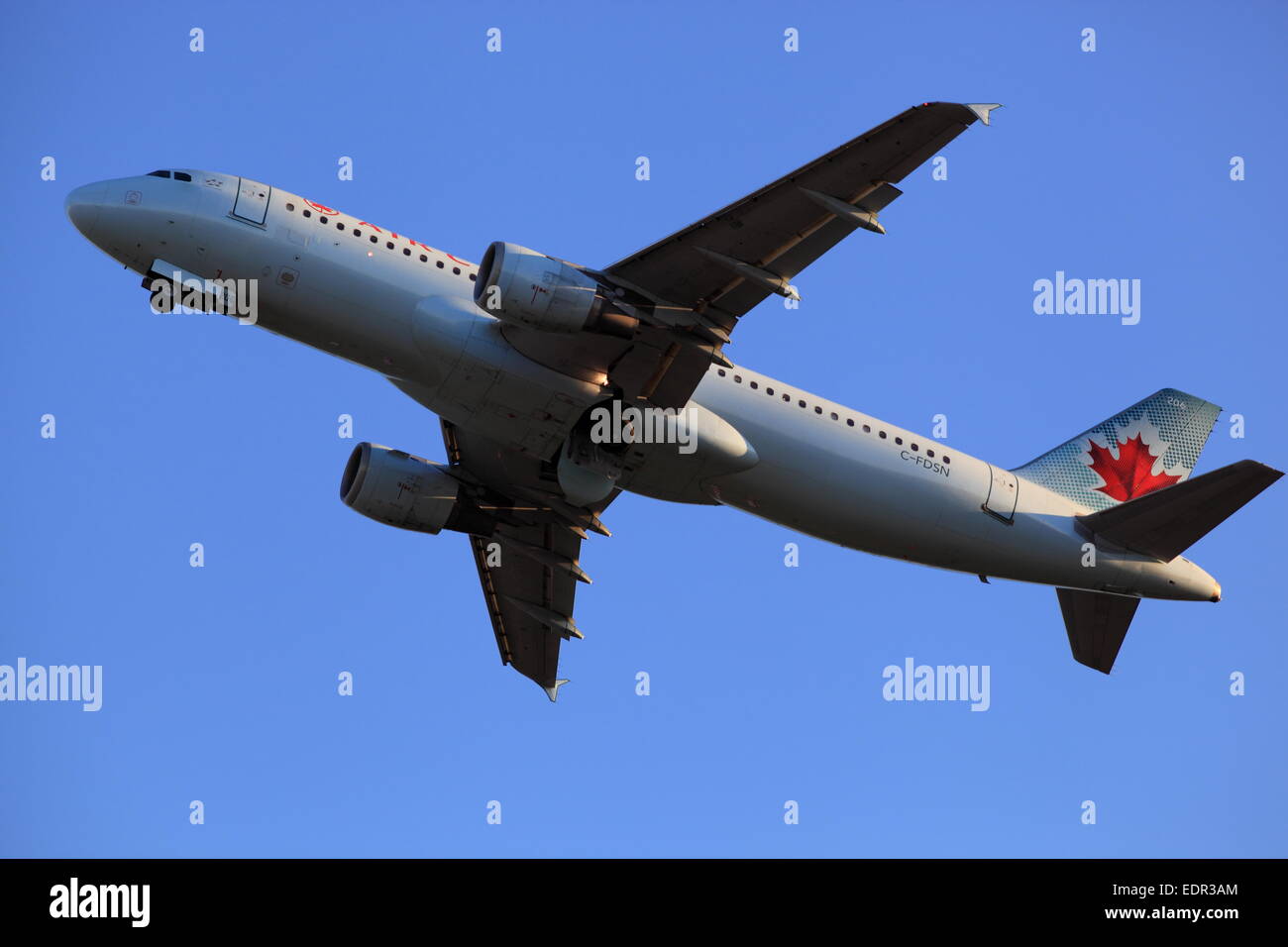 Airbus A320-C-FDSN Air Canada Ausfahren Fahrwerk nach dem Start ...