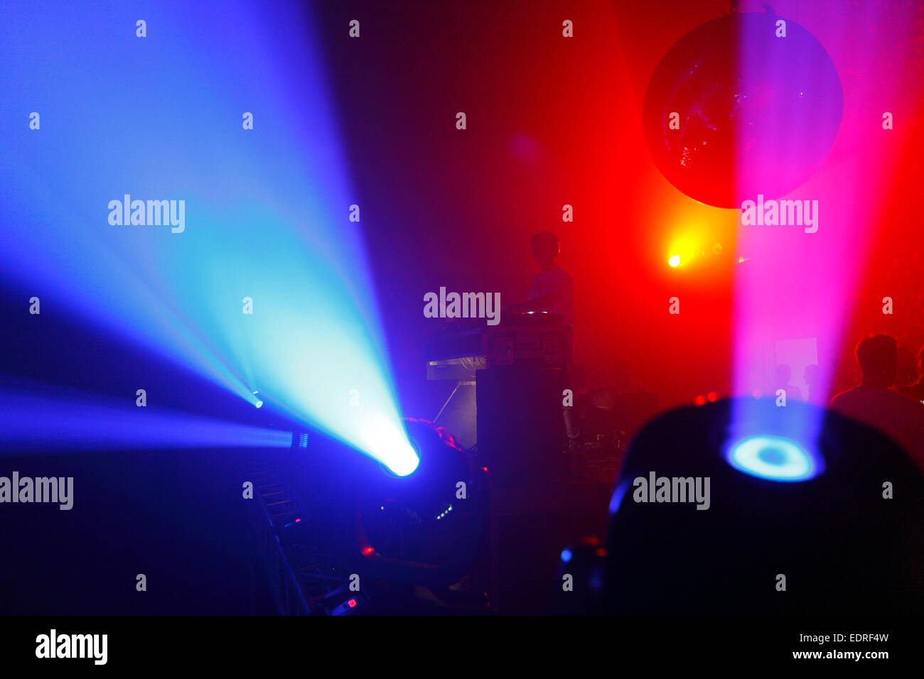 Lasers lights -Fotos und -Bildmaterial in hoher Auflösung – Alamy
