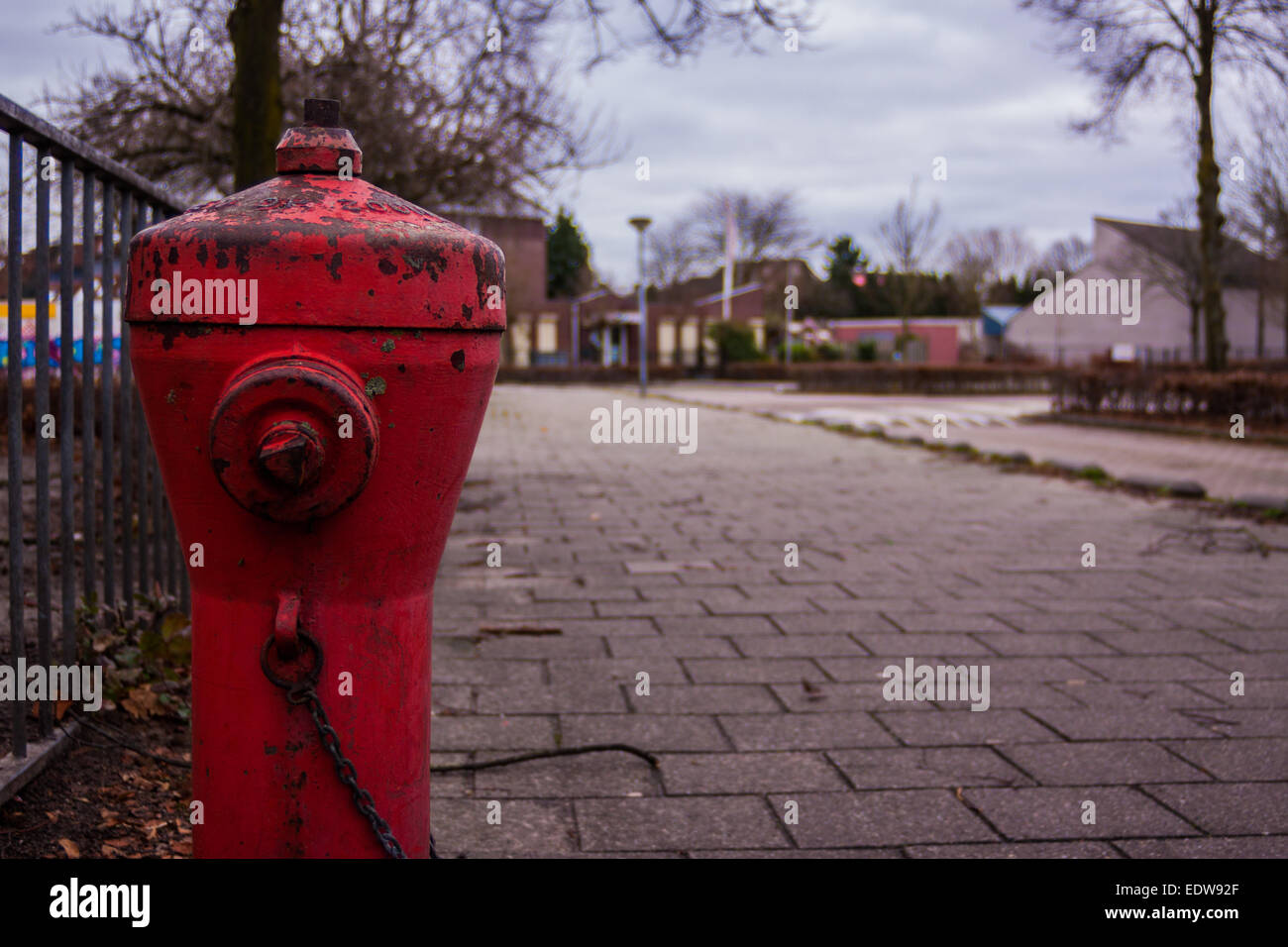 Red Fire Hydrant auf einer Straße in Nijmegen, Nederland ...