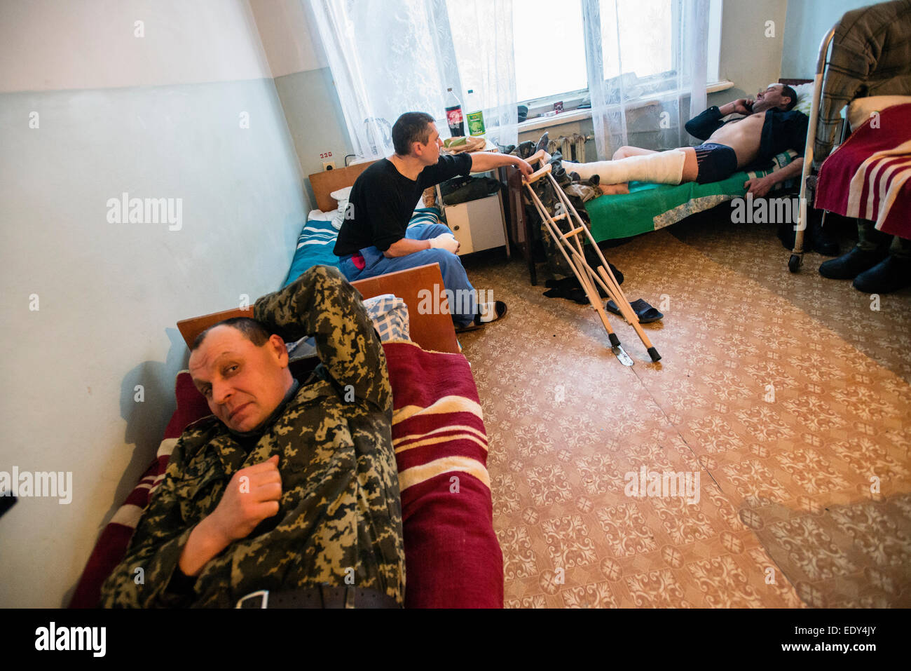 Krankenhaus in der Kurahove Stadt in ATO-Zone. Soldaten werden ...