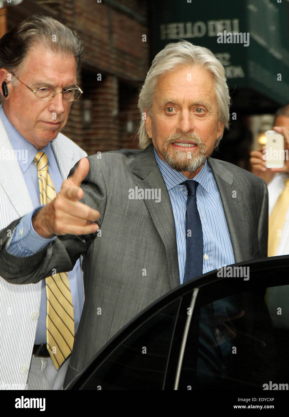 Prominente vor dem Ed Sullivan Theater für die Late Show mit David ...