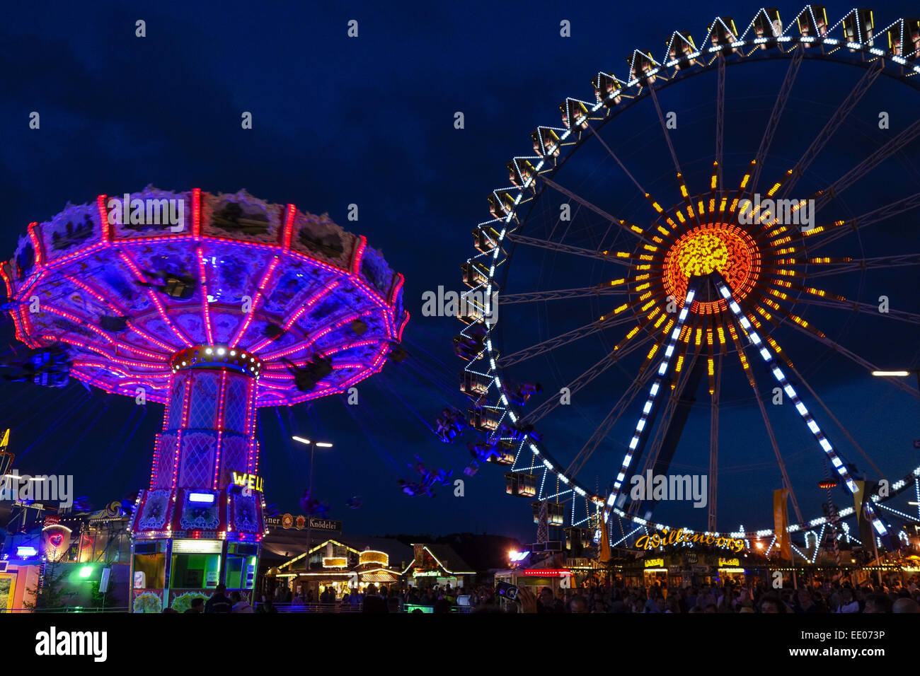 Spass Auf Dem Münchner Oktoberfest, Bayern Deutschland, Spaß am ...