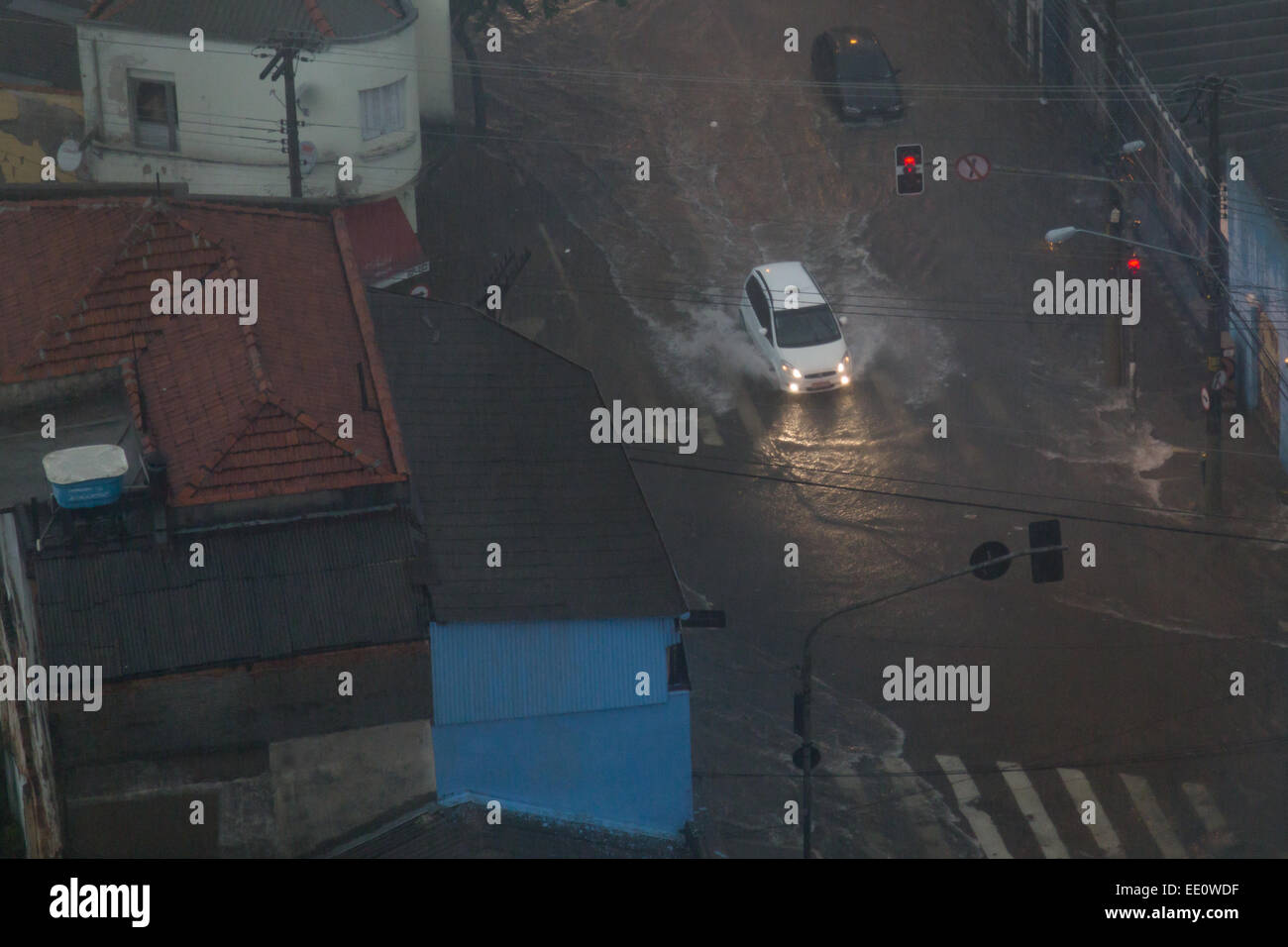 Sao Paulo, Brasilien. Januar 2015, 12th. Heftige Regenfälle ... Sao Paulo, Brasilien. Januar 2015, 12th. Heftige Regenfälle ...