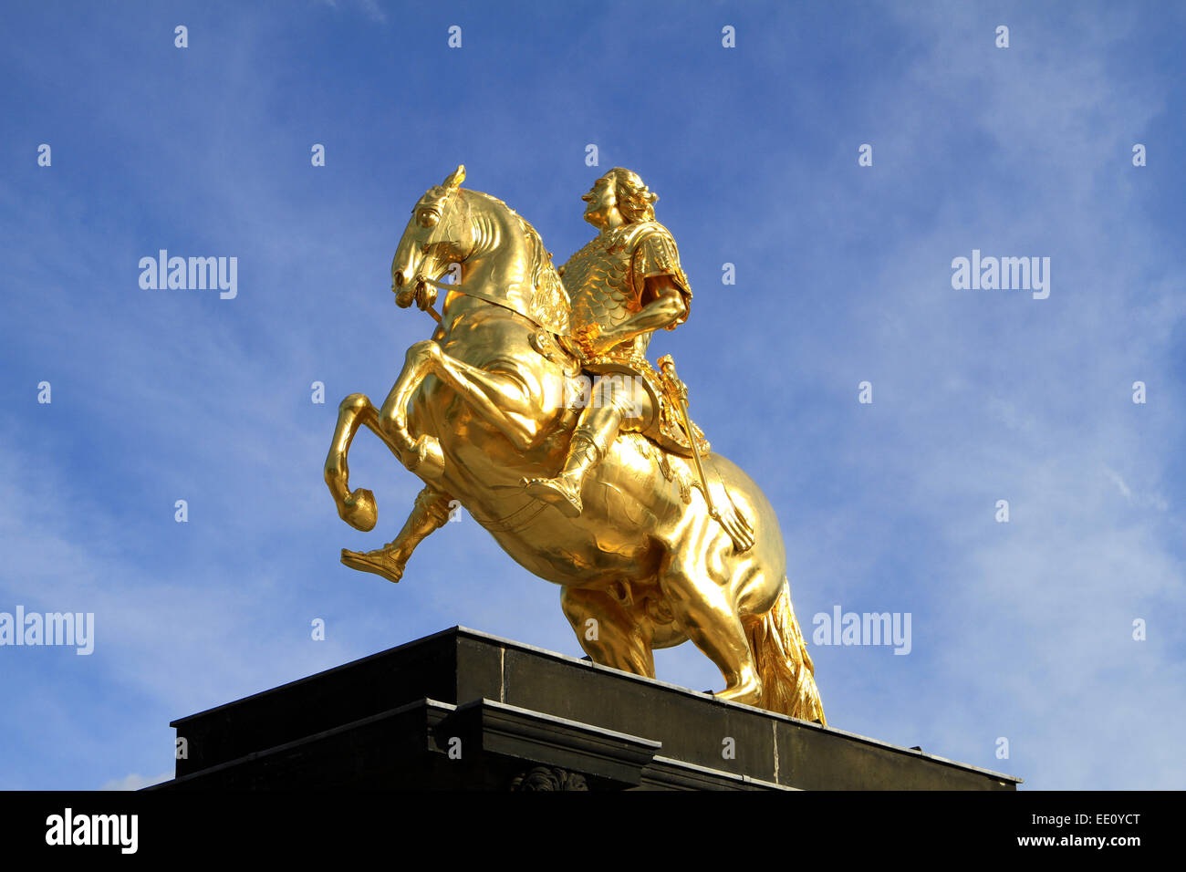 Goldener reiter auf dem neustadtmarkt -Fotos und -Bildmaterial in hoher ...