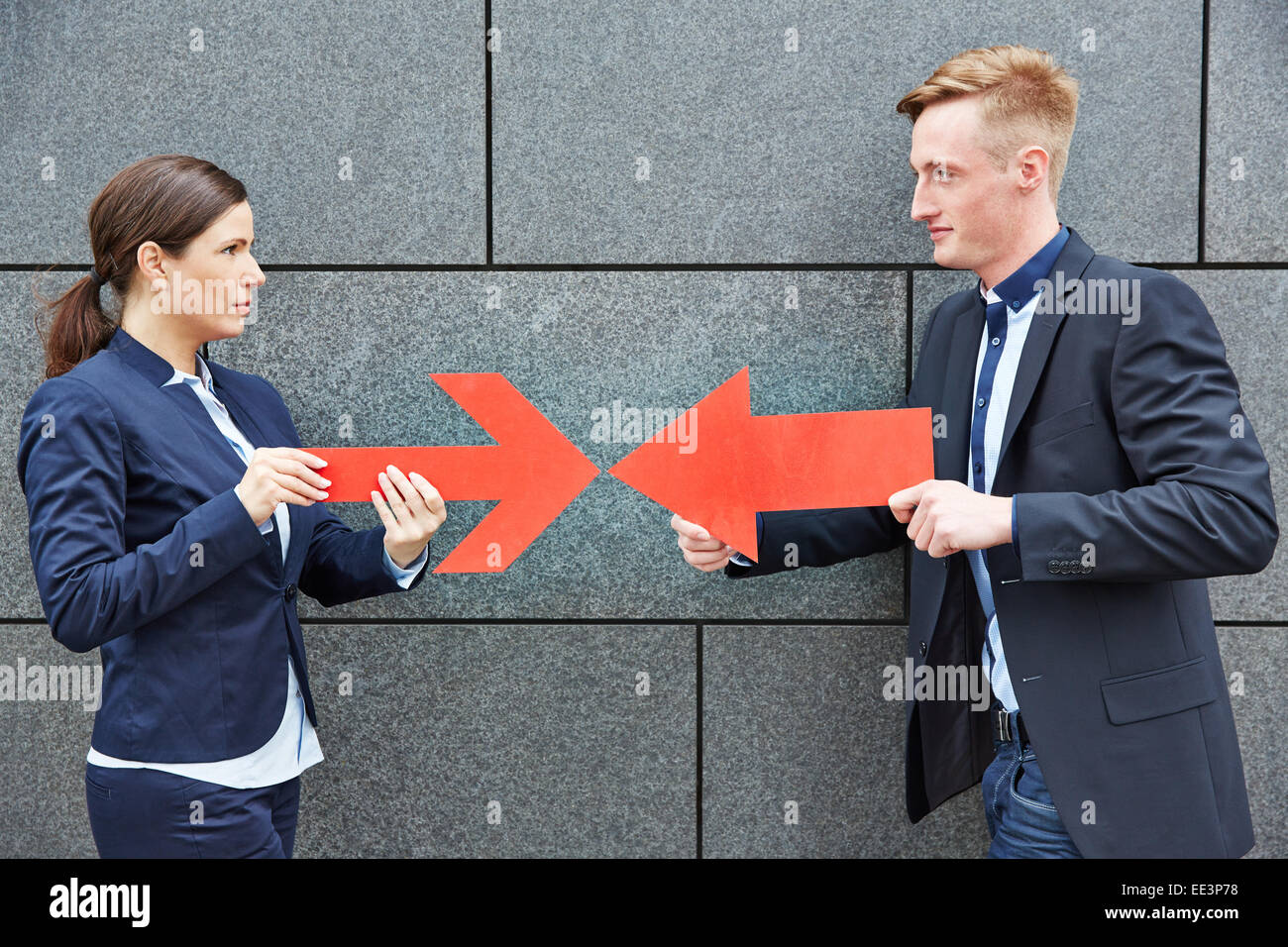 Zwei gegner -Fotos und -Bildmaterial in hoher Auflösung – Alamy
