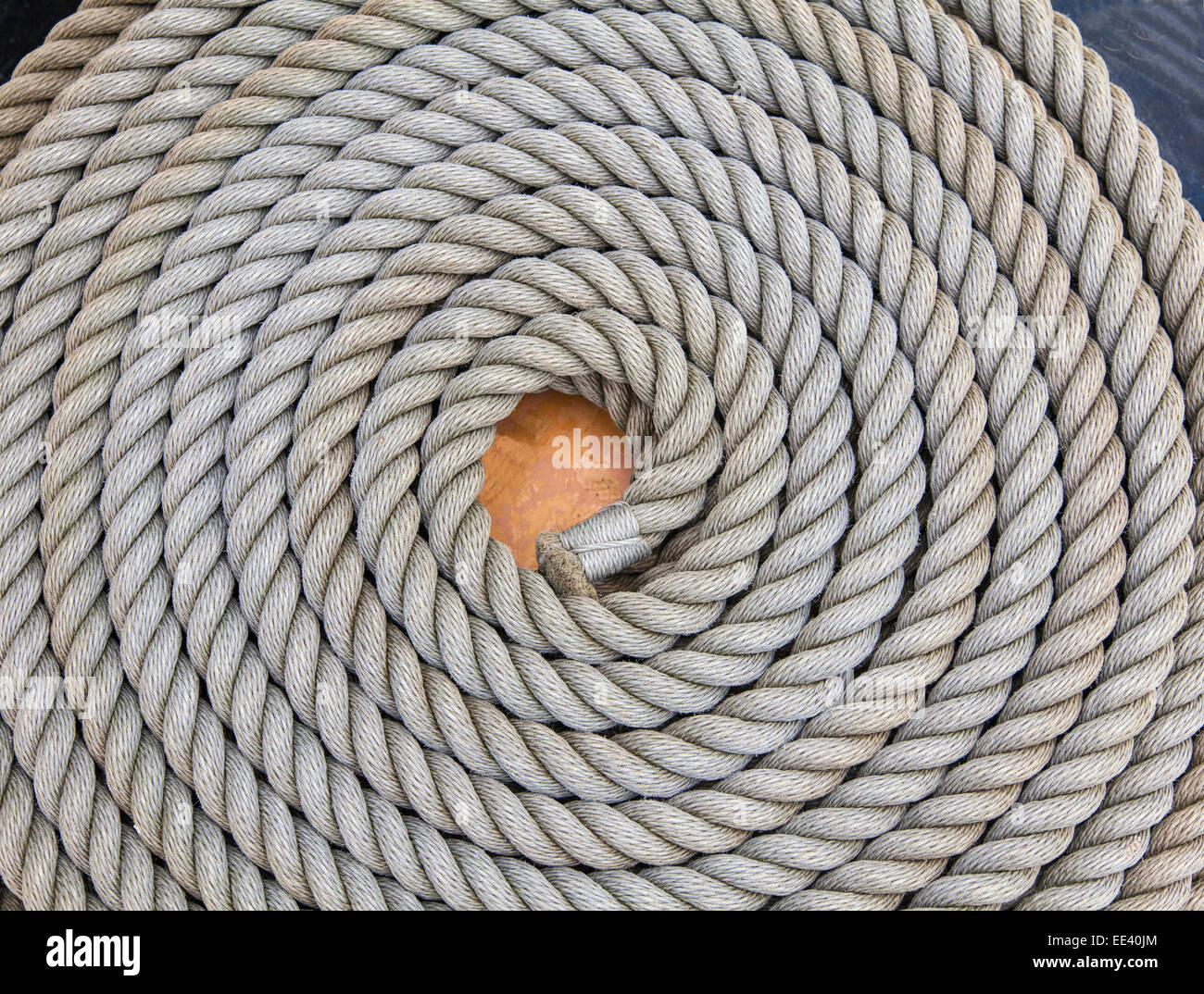 Aufgewickeltes seil -Fotos und -Bildmaterial in hoher Auflösung – Alamy