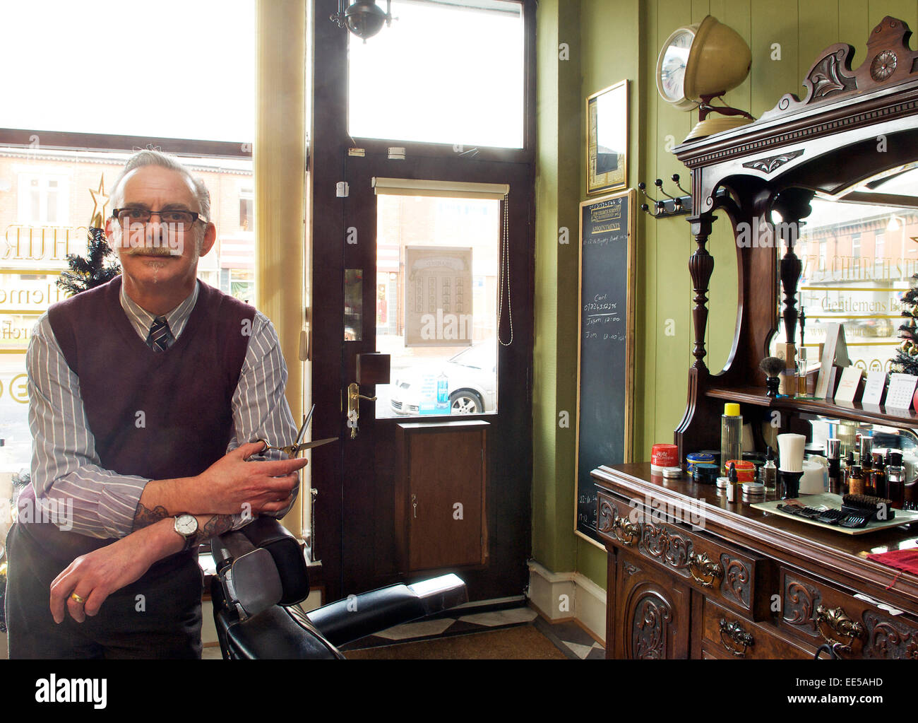 Traditional barbers -Fotos und -Bildmaterial in hoher Auflösung – Alamy