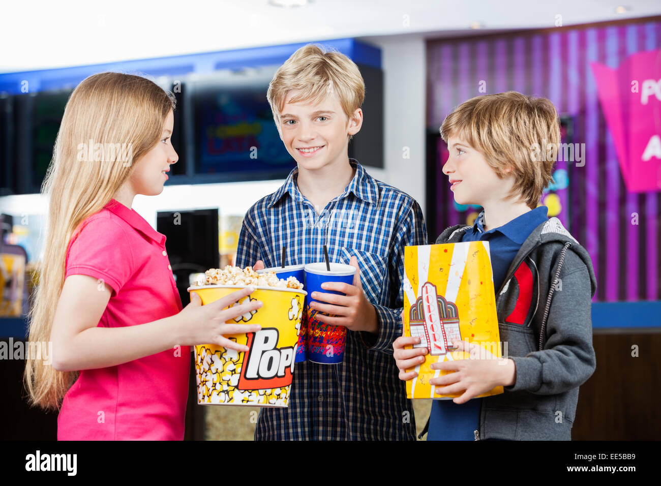 Kino snacks -Fotos und -Bildmaterial in hoher Auflösung – Alamy