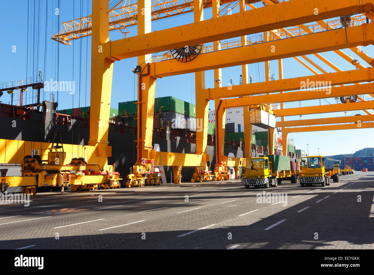 Khor Fakkan Container Terminal Stockfotos und -bilder Kaufen - Alamy
