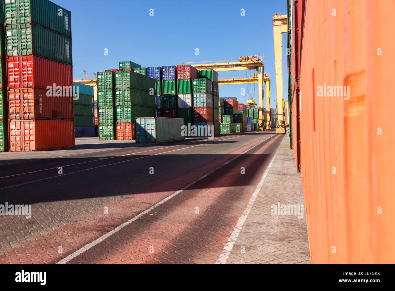 Khor Fakkan Container Terminal Stockfotos und -bilder Kaufen - Alamy