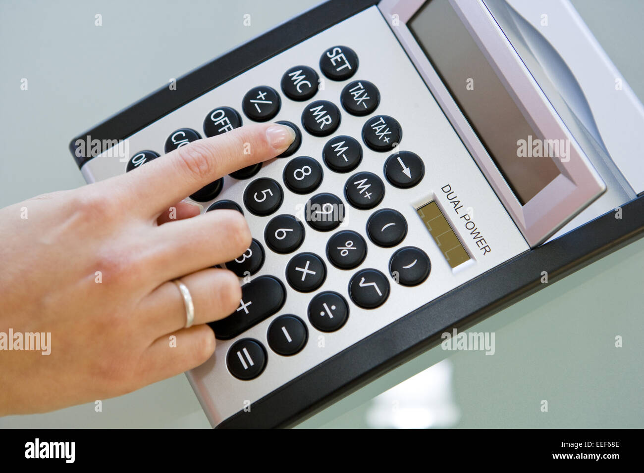 Tastaturrechner berechnen taschenrechner -Fotos und -Bildmaterial in ...