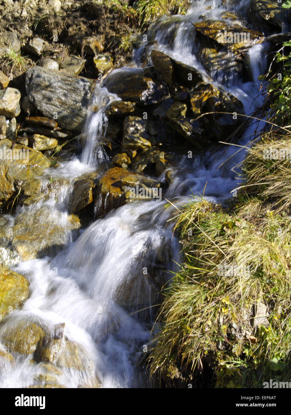 Fliessend wasser -Fotos und -Bildmaterial in hoher Auflösung – Alamy