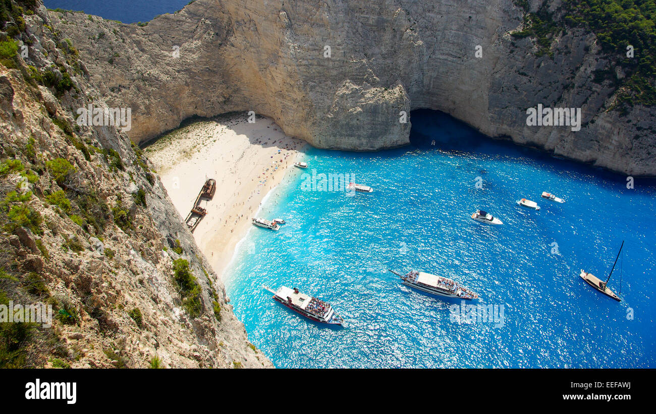 Zakynthos feiertagsboot strandklippe -Fotos und -Bildmaterial in hoher Auflösung – Alamy