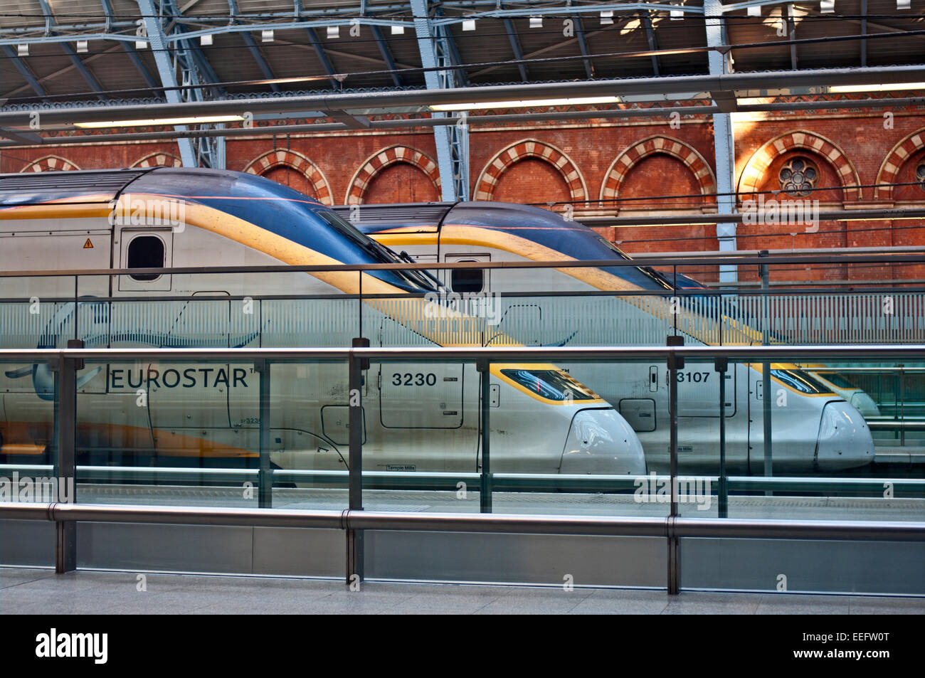 Eisenbahn eurotunnel lokomotive -Fotos und -Bildmaterial in hoher ...