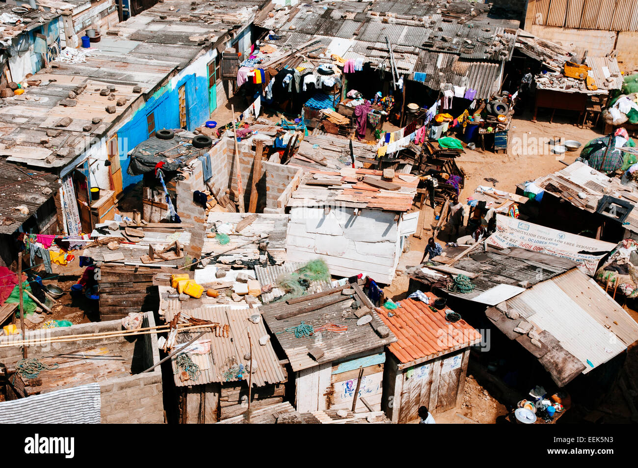 Horizontal outdoors slum -Fotos und -Bildmaterial in hoher Auflösung – Alamy