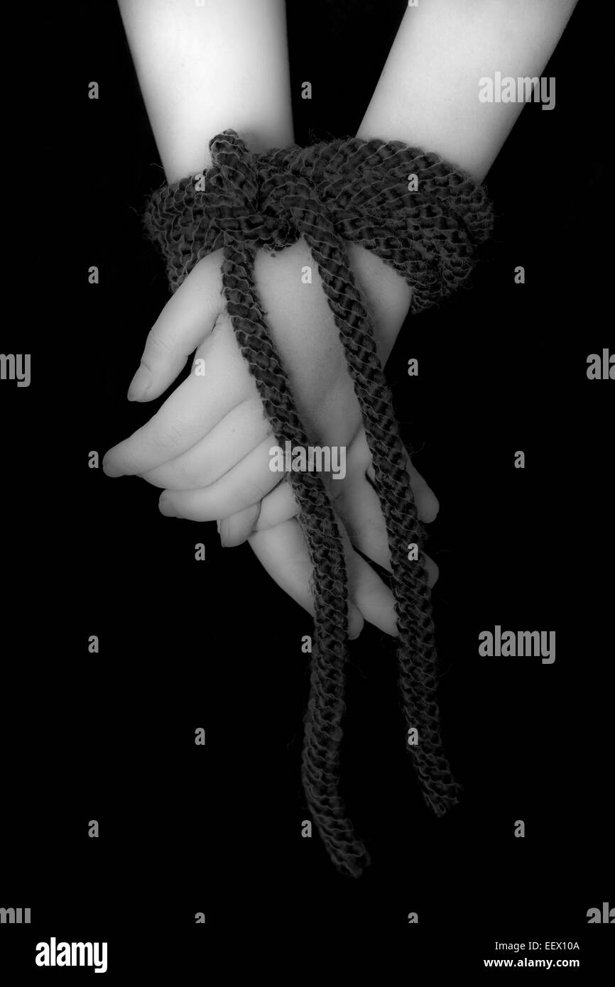 Bondage Rope Schwarzweiß-Stockfotos und -bilder - Alamy