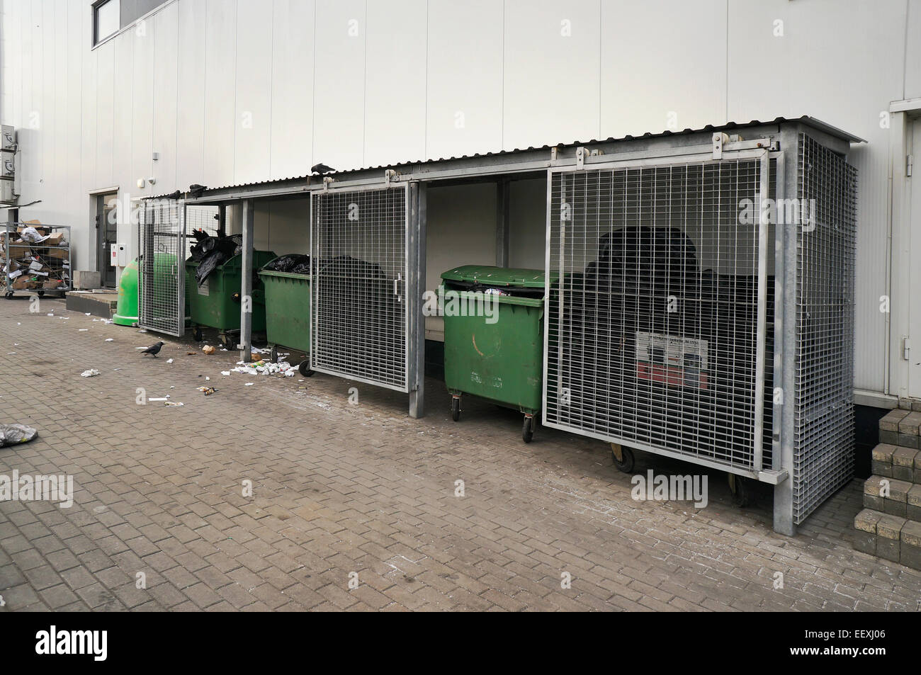 Garbage tank -Fotos und -Bildmaterial in hoher Auflösung – Alamy