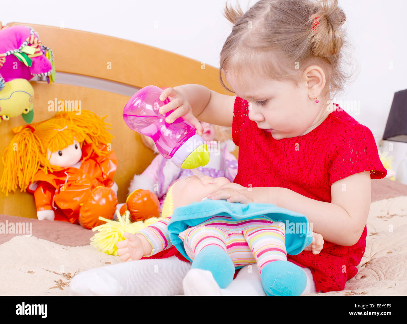 Puppenmädchen -Fotos und -Bildmaterial in hoher Auflösung – Alamy