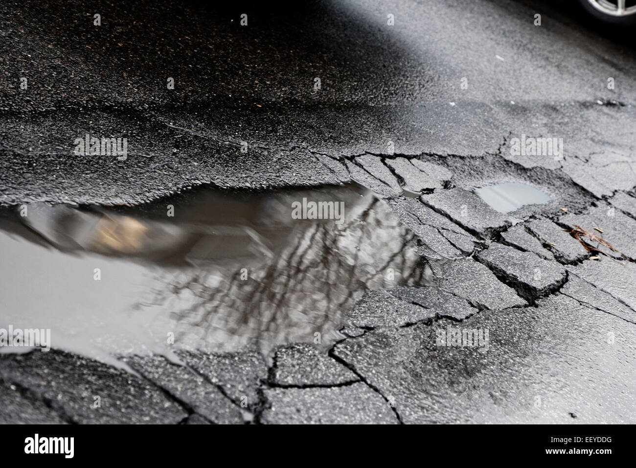 Road damages -Fotos und -Bildmaterial in hoher Auflösung – Alamy