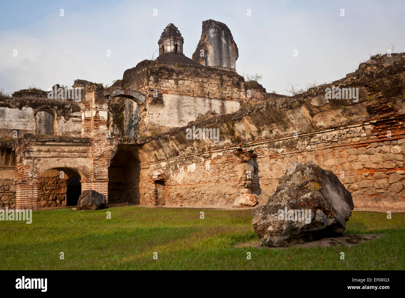 Church ruins -Fotos und -Bildmaterial in hoher Auflösung – Alamy