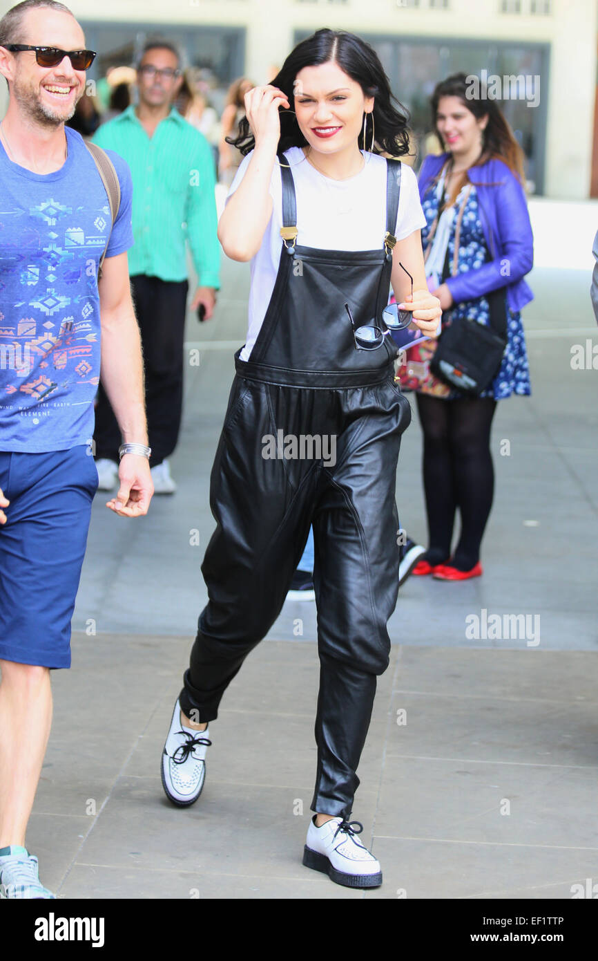 Jessie J aka Jessica Cornish verlässt die Radio 1 Studios nach der ...